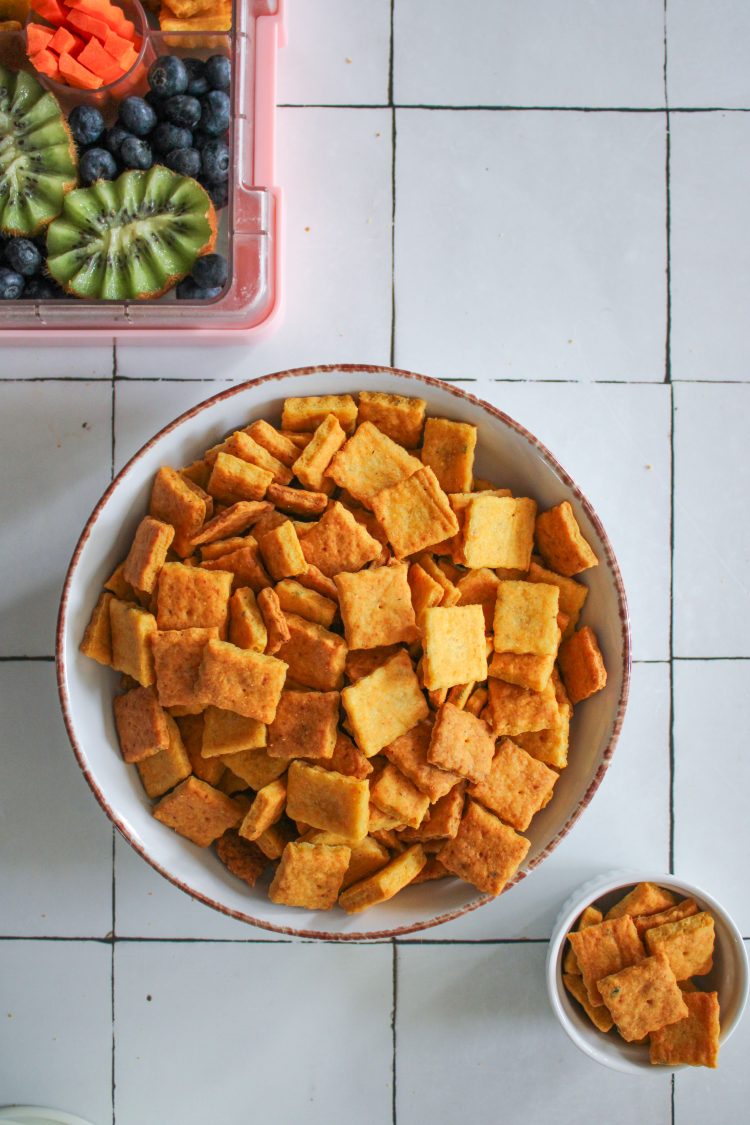 Easy and crunchy cheesy carrot crackers for kids - Panos Eats