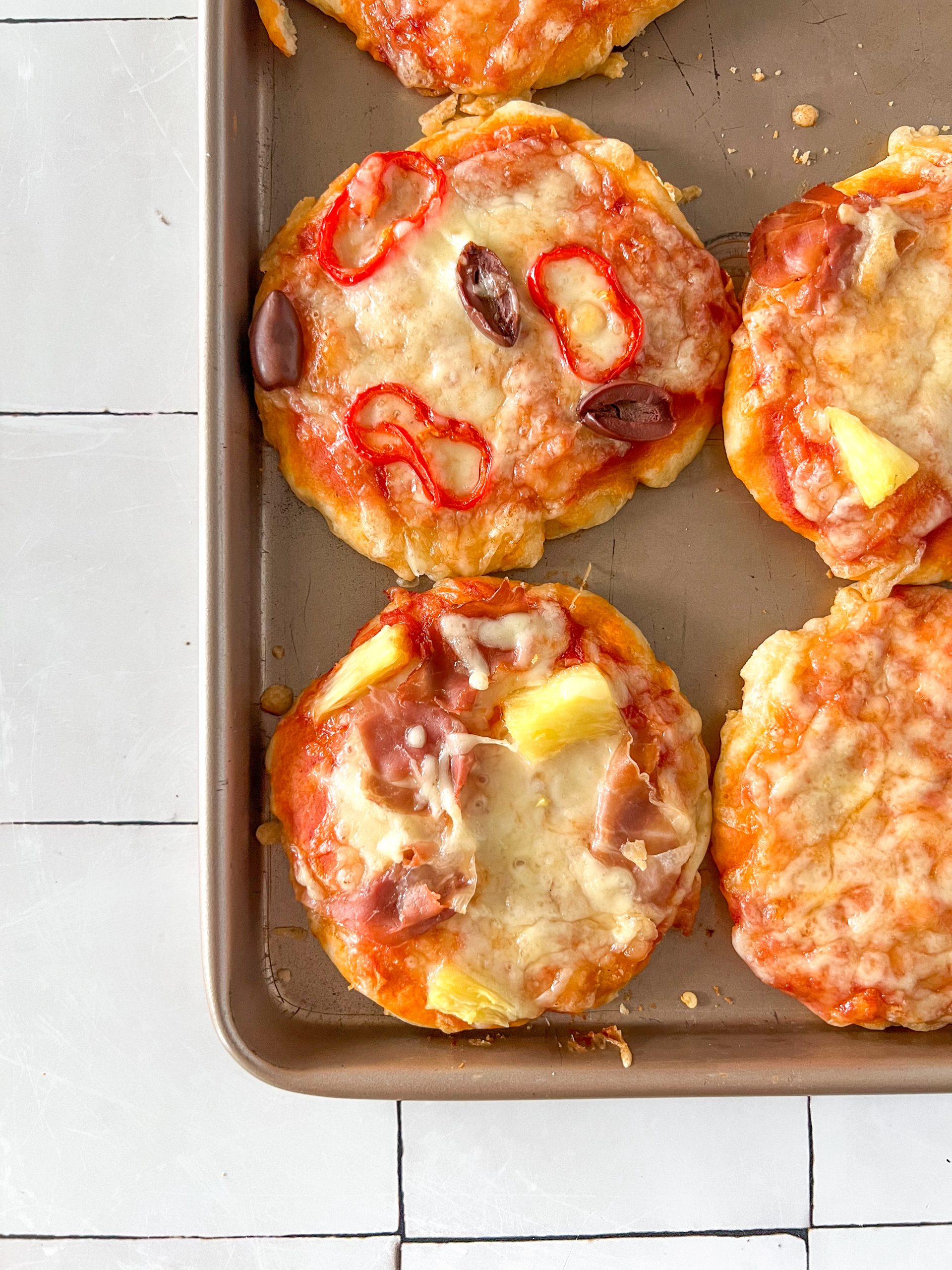 Easy mini pizzas with 3 ingredient dough - Panos Eats